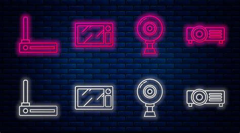 설정 라인 전자 레인지 웹 카메라 라우터 및 와이파이 신호 및 프리젠 테이션 영화 영화 미디어 프로젝터 벽돌 벽에 빛나는 네온 아이콘입니다 벡터 가정 생활에 대한 스톡 벡터