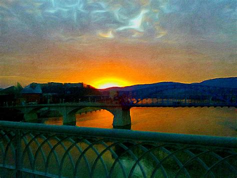 배경 화면 푸른 일몰 하늘 주황색 화이트 반사 녹색 물 노랑 구름 황금의 저녁 어스름 불타는 듯한 빛깔 황혼 수평선 회색 광선 월넛