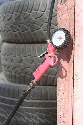 타이어와 고무 바퀴의 더미입니다 디자인 작업에 대 한 근접 촬영 0명에 대한 스톡 사진 및 기타 이미지 0명 강철 개체 그룹 Istock