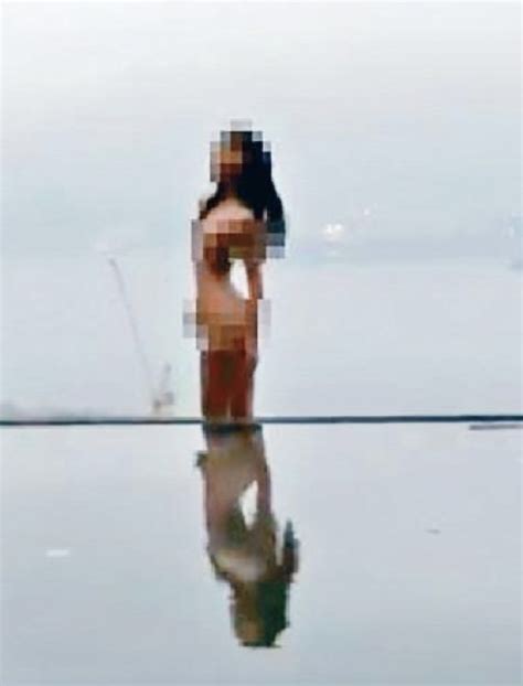 Mainland Chinese Woman Poses For Nude Picture At Pavilion Of Harmony In CUHK Dimsum Daily