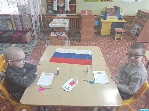 Занятие по аппликации «Кружка для папы для дошкольников с нарушением зрения 13 фото