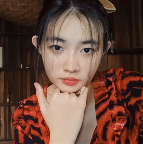 🧏‍♀️ ချစ်စရာကောင်းတာတစ်ခုပြမယ် မြင်ပါများပြီးချစ်ကျွမ်းဝင်အောင်လို့