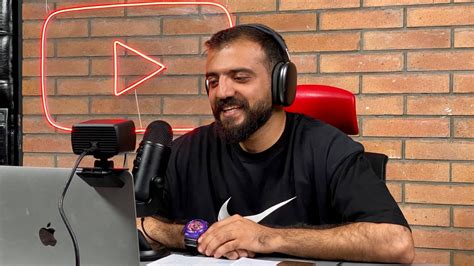 بیوگرافی ابوطالب حسینی استنداپ کمدین و مجری تلویزیون تصاویر طرفداری