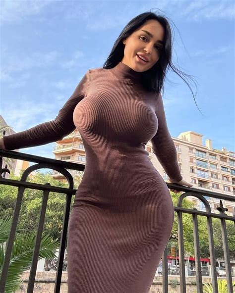 Pinterest En 2025 Mujeres Lindas Moda De Mujeres Curvilíneas Fotos