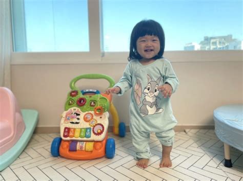 브이텍 걸음마 보조기로 아기 걸음마 연습 및 걷는 시기 네이버 블로그