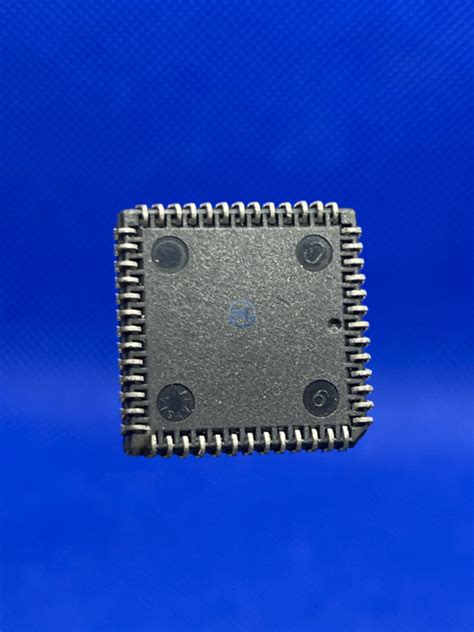 CIRCUITO INTEGRADO MC68HC11E1CFNE2 PLCC 52 FREESCALE MLComp