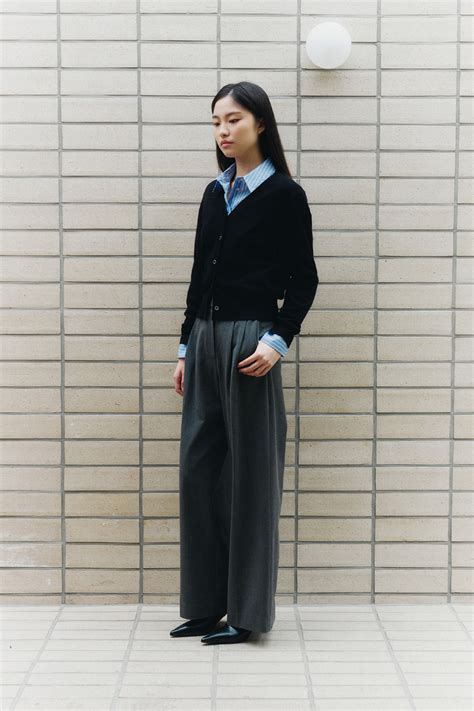 울 블렌드 브이넥 가디건 [블랙] Eternal Journey