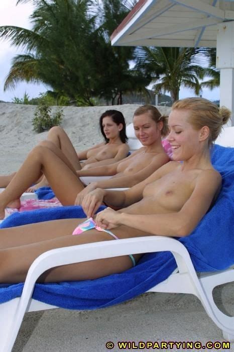 Three Lesbian Beach Babes Porn Pictures Xxx Photos Sex Images Pictoa