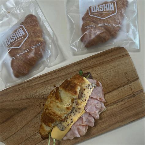 먹는게조아 광고 컴포트잇츠이너프 ღ하루 한 끼라도 컴포트잇츠이너프로 바르고 충분히 채우는 이너프한날 안녕하세요 바쁘다 바빠 현대사회에서 먹는 시간은 아껴도 먹는