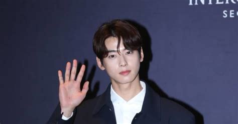 [포토] 차은우 미모에 빠져들어