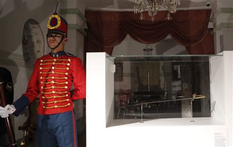 ¿qué Opina María Isabel ¿la Espada De Bolívar Es Del M 19