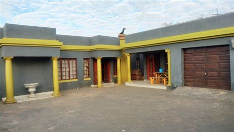 3 Bedroom House For Sale In Nellmapius P24 116161136