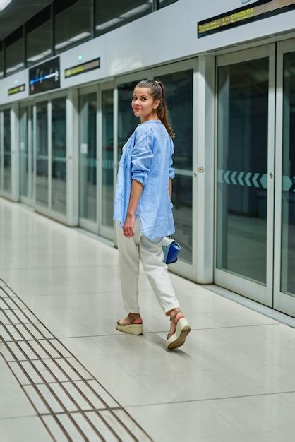 Premium Photo Woman Inside Metro Subway Waiting On The Platform Of A