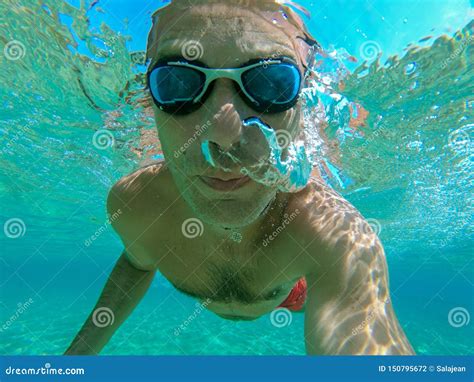 Nataci N Del Hombre Subacu Tica Foto De Archivo Imagen De Bucear Persona