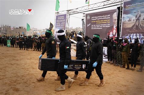 القسام تسلم جثمان أسيرة إسرائيلية للصليب الأحمر