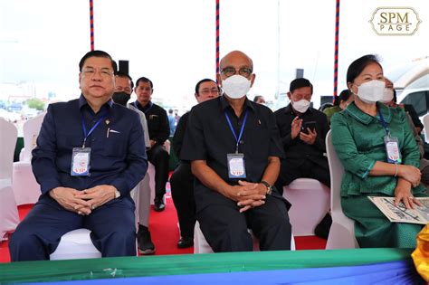 សេដ្ឋី ៤រូប បង្ហាញមុខអមដំណើរសម្តេចតេជោបើកការដ្ឋានសាងសង់ស្ពានអាកាស ២ទីតាំង តម្លៃ ៤៨លានដុល្លារព្រឹកមិញ