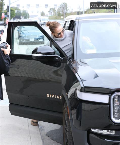 Jennifer Lopez Sexy Spotted Showing Off Her Svelte Physique While Heading To The Dance Studio In