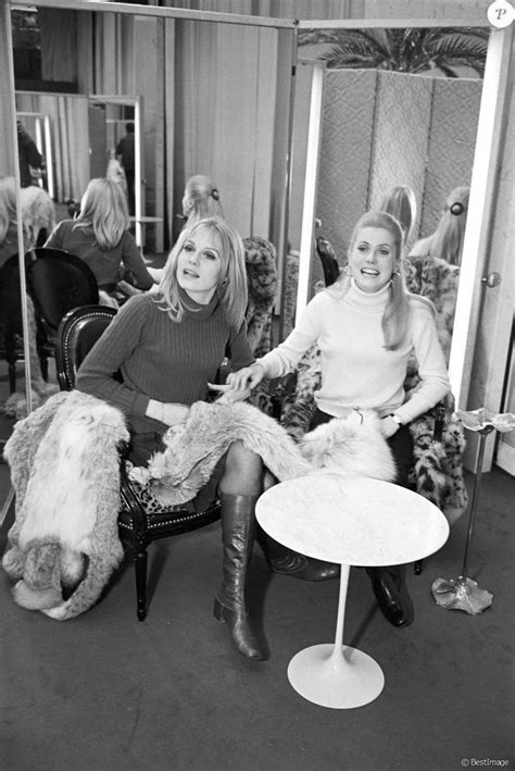 Catherine Deneuve Et Françoise Dorléac à Paris Mars 1967 Catherine
