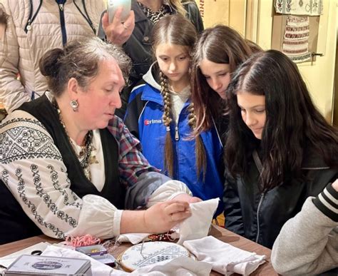 Майстриня навчила дітей вишиванню традиції та магія українського мистецтва у Черкасах Новини