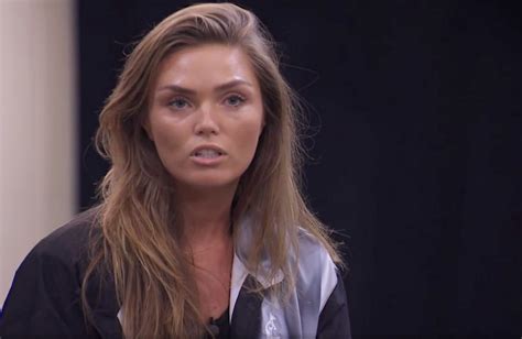 Kim Feenstra Deelt Aangrijpende Jeugdherinneringen Streamzine