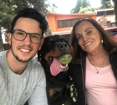 Hola Ma Hoy es tu cumple Hoy te estaría dando un abrazo antes de despertar Sería el primero