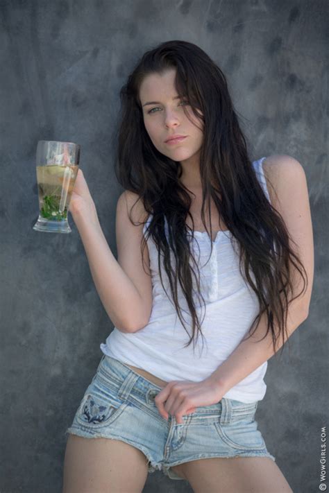 Valeria A Slowly Removes Her Jean Shorts Porn Pictures Xxx Photos Sex Images 2948267 Pictoa