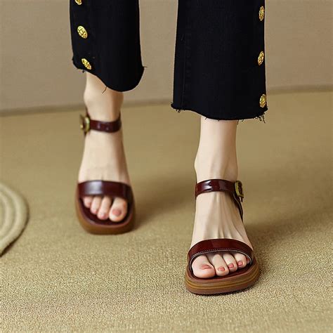 프랑스 스타일 레트로 청키 힐 샌들 여성용 여름 패션 정품 가죽 세미 하이힐 5cm 두께 바닥 오픈 토 스트랩 기질