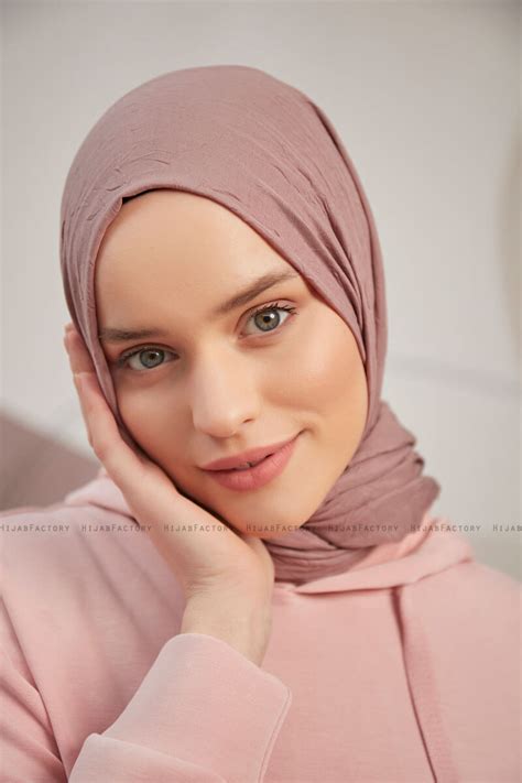 Serap Soft Pink Bamboo Crash Hijab