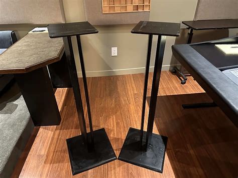 Black 42 Triangular Speaker Stand Small Reverb
