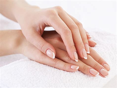 Parmakları Daha İnce Ve Uzun Göstermek İçin Ne Yapılır