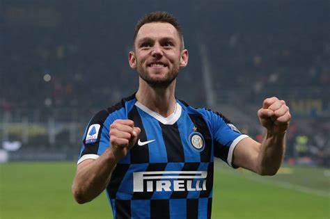 Italian Media Praises Stefan De Vrij S Alessandro Bastoni S