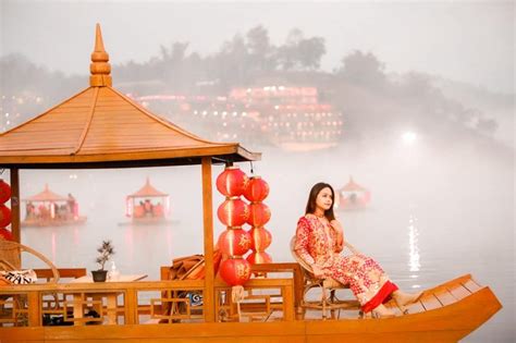 บ้านรักไทยแม่ฮ่องสอน สวยสุดอันซีน หมอกลอยเหนือน้ำท่ามกลางแสงเช้า ราวกับภาพในฝัน