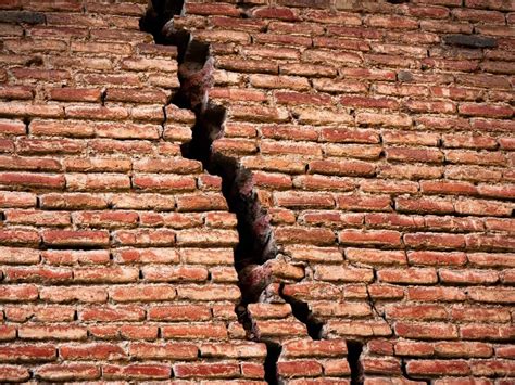 სამგორში საცხოვრებელ კორპუსში კიბე ჩამოიშალა ვინ და რატომ ამბობს უარს მერიის პროგრამით