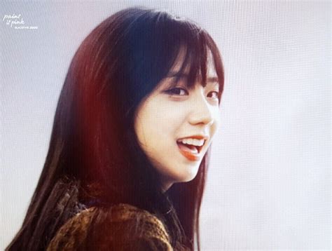 بان جيسو من بلاك بينك ، التي أصبحت جميلة حقاً مع الغرة