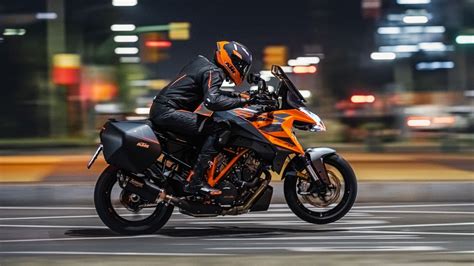 10 Fast Motorcycles You Can Ride Daily