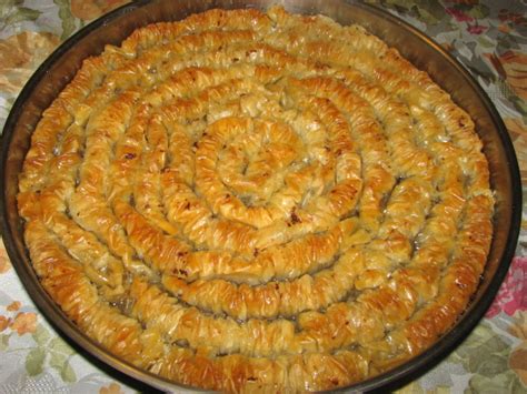 Aylİnİn Anisina Baklava Yufkasindan Burma Tatli