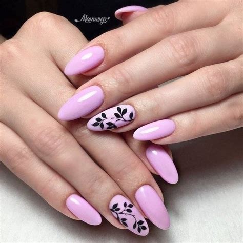 Бледо розов маникюр За Жената