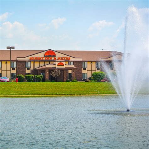 Sunset Inn And Suites Clinton Il Youtube