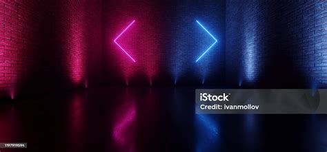 네온 빛나는 보라색 파란색 창고 지하 차고 터널 복도 화살표 모양의 조명 포인터 스튜디오 클럽 댄스 콘크리트 벽돌 벽 빈 3d 렌더링 0명에 대한 스톡 사진 및 기타 이미지