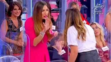 Uomini E Donne Rissa Sfiorata Tra Roberta E Ida Video