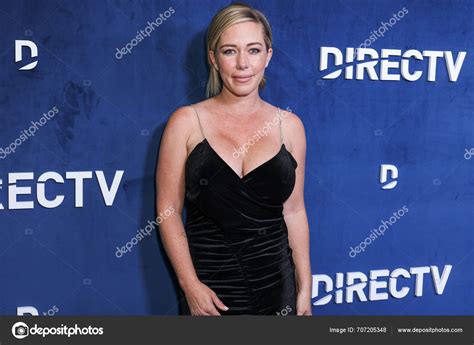 Kendra Wilkinson Arrives Directv Streaming Stars Oscar Viewing Party