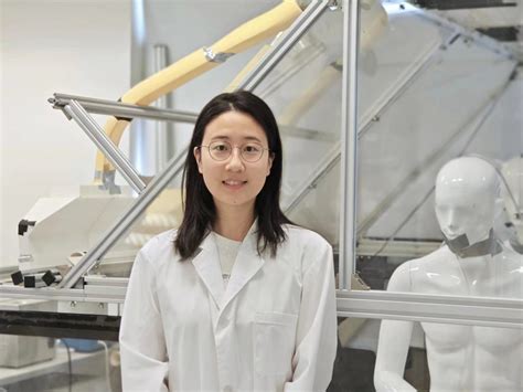 Miss Wenjie Huang From Prof Chun Chens Team Receives The Young Investigator Award Of Icfust