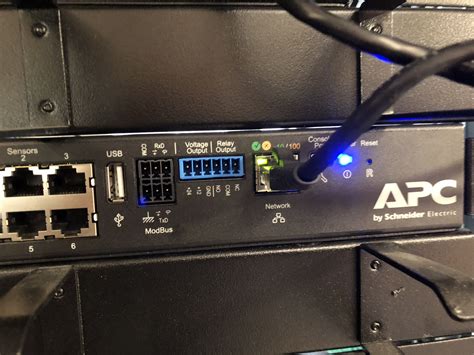 Apc Netbotz 250 Environmental Monitoring Appliance Nbrk0250 Ecl Ips