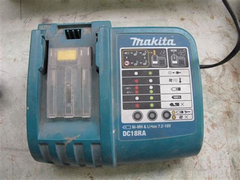 Decoupeerzaag En Een Schroefmachine Makita Accu Memax Online Veiling Van Metaal Machines