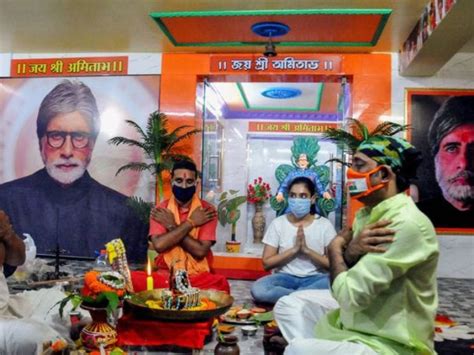 صور جمهور أميتاب باتشان يواصلون الصلوات من أجل شفاء الأسطورة الهندية