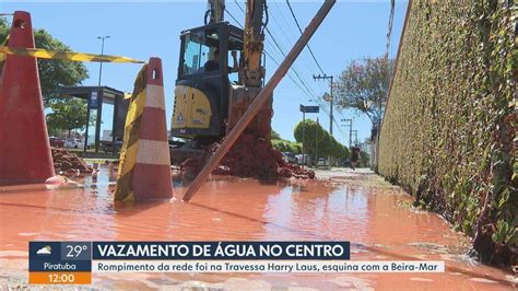 Vídeo Vazamento De água Provoca Bloqueio Em Uma Das Avenidas Da Região