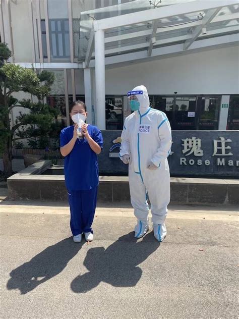 两副眼镜凸显沪皖情深警医互道谢谢共祝上海加油 堡镇 小吴 崇明