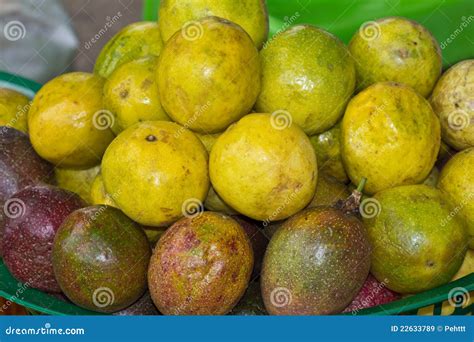 Fruta Do Passiflora Imagem De Stock Imagem De Cruz Flor 22633789