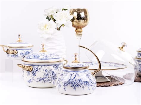 Тортівниця емальована Butterfly Elmani з кришкою на ніжці 30 см купити в Україні Інтернет