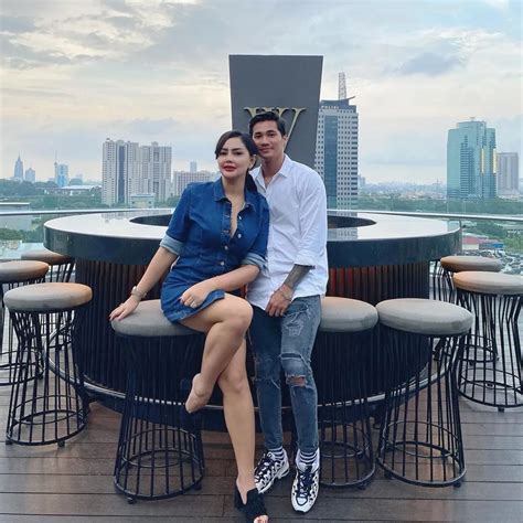 Dianggap Vulgar 10 Gaya Pacaran Sisca Mellyana Dan Kekasih